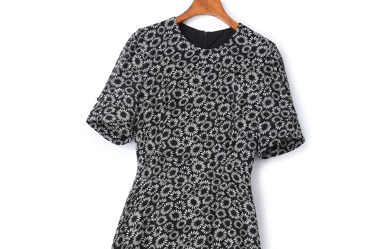 Elsie Plus Size Black Floral Midi Dress– Hello Curve